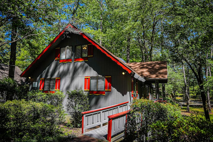 Chalet #66- A Rare Gem Steps From Swimming Pool. - Pine Mountain, GA