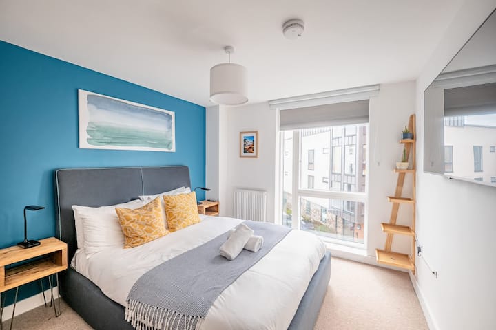 Modern Townhouse - Parking, Ev Charger & Balcony - Bristol