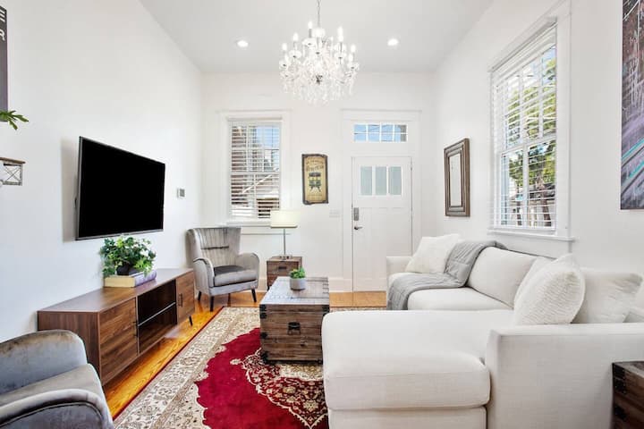 Walk To French Quarter | Stylish 2br + Patio - Metairie, LA
