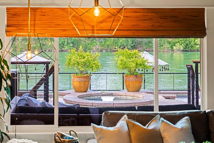 Riverfront Retreat - Pool And Hot Tub Escape - Redding, CA