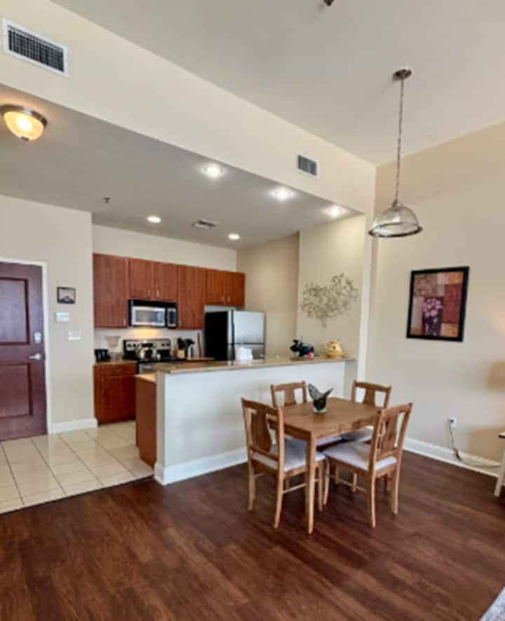 Spacious 1br Near Bourbon Skyline View W/pool/gym - New Orleans, LA
