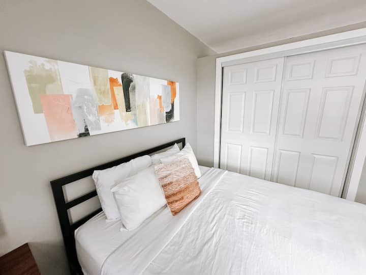 Rustic Retreats: Modern 1br For 2 Guests In Fll - Dania Beach, FL