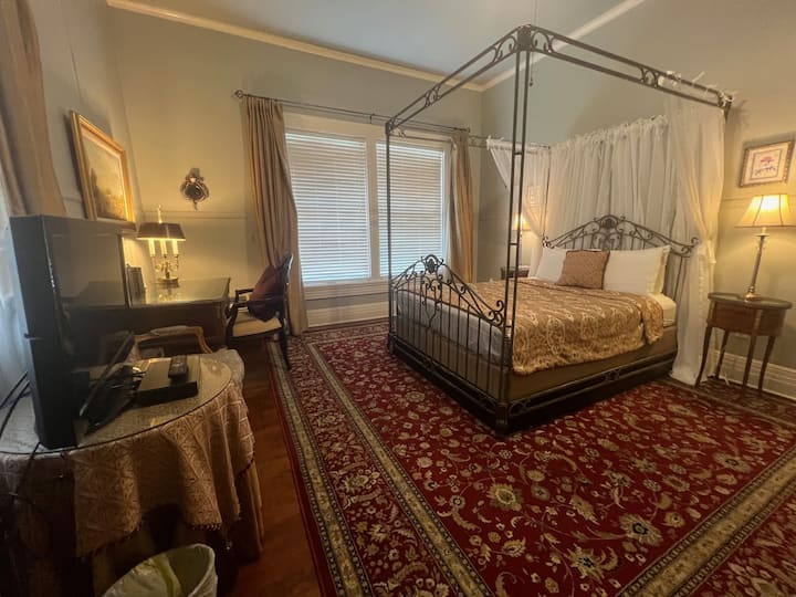 Pompadour Room-michabelle Inn, Main House - Hammond, LA