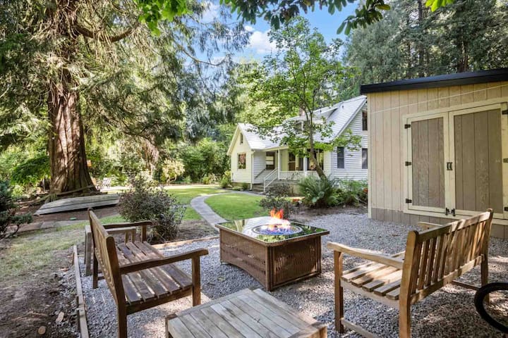 Spectacular Riverfront Setting, Pet Friendly, Ev - West Linn, OR