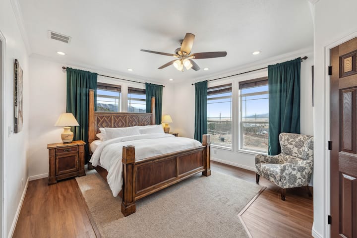 Spacious 6bd W/ Hot Tub - Near Zion & Ski Resort - Cedar City, UT