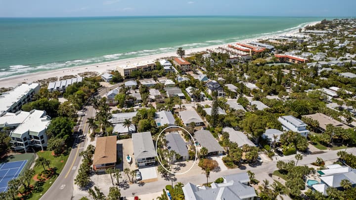White Pelican - 1000 Feet To The Beach - Holmes Beach, FL