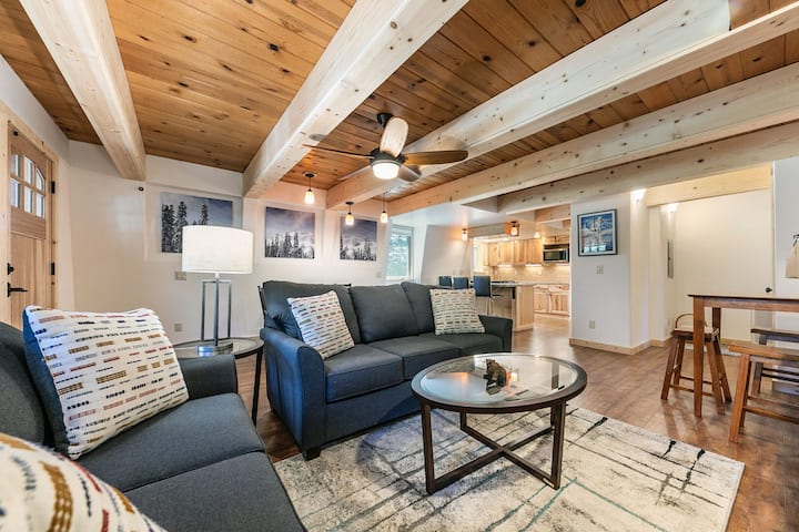 10th Mountain By Tahoegetaways W Hot Tub & Hoa - Truckee, CA