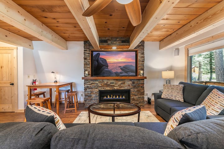 10th Mountain By Tahoegetaways W Hot Tub & Hoa - Truckee, CA