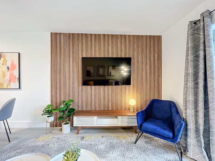 Stylish 1br With Pool & Modern Amenities - Dania Beach, FL