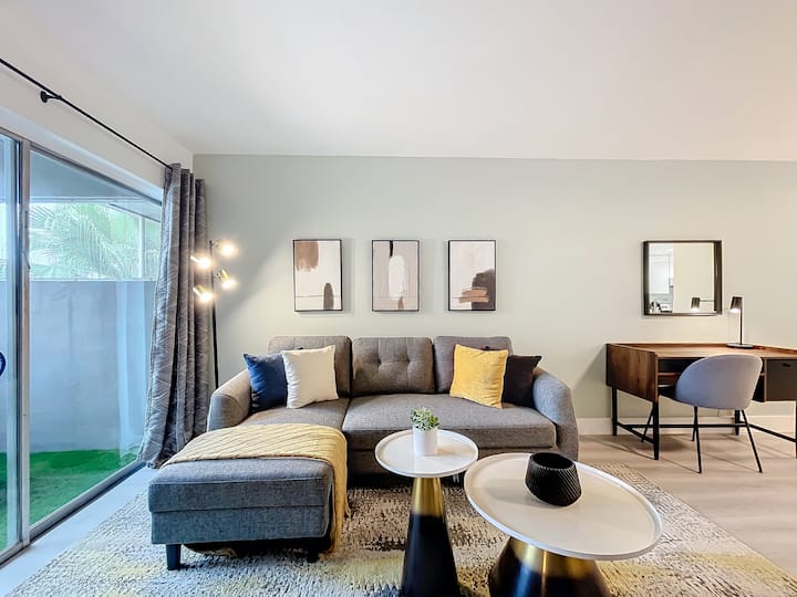 Trendy 1br: Pool & Modern Features - Fort Lauderdale