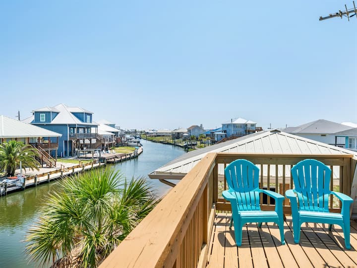 Waterfront~nostalgic Beach Cottage - Dauphin Island, AL