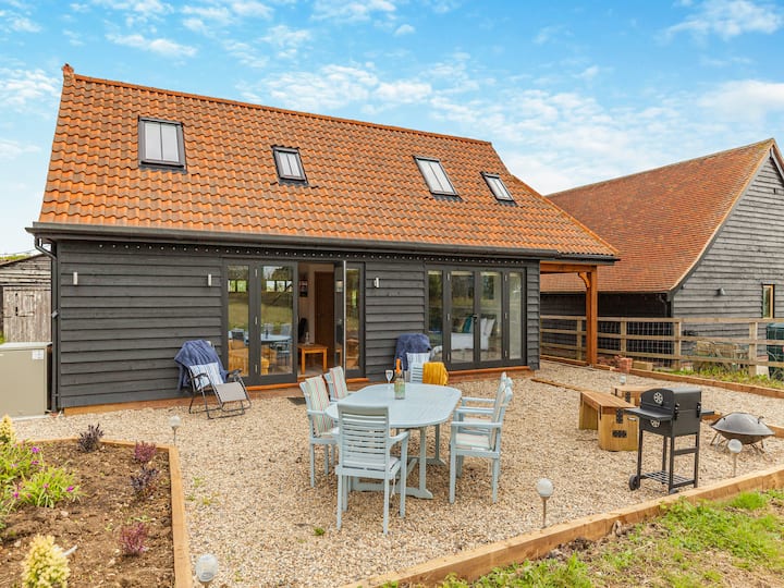 Gladwyns Farm Lodge - London Stansted Airport (STN)