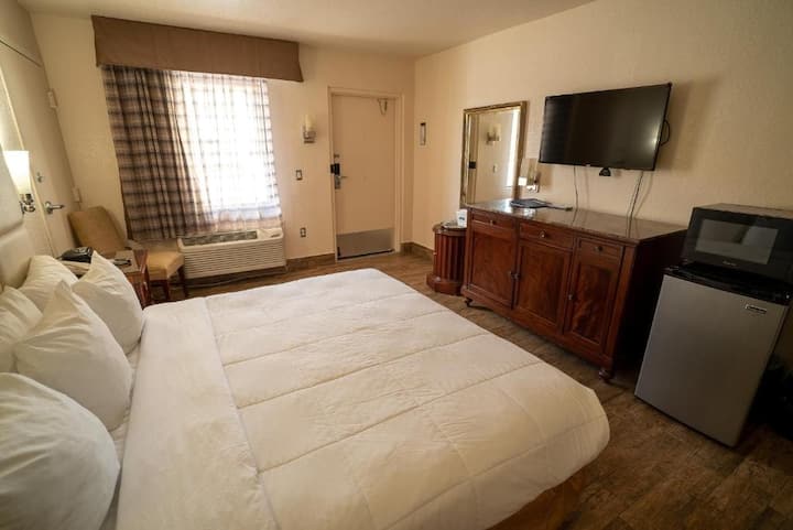 King Room Near The Meltdown Mia - Florida City, FL