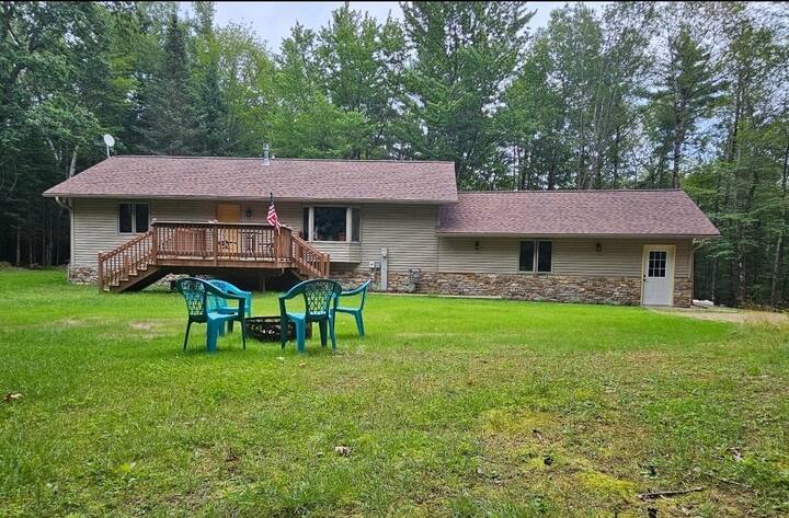 Cozy Wooded Home With Wifi, Gas Grill, 2 Kitchens - Eagle River, WI