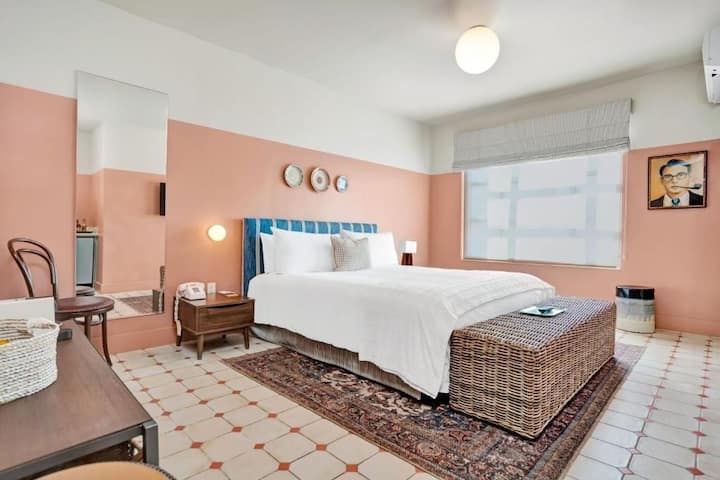 King Room Near Starbucks Mia - Miami Beach, FL