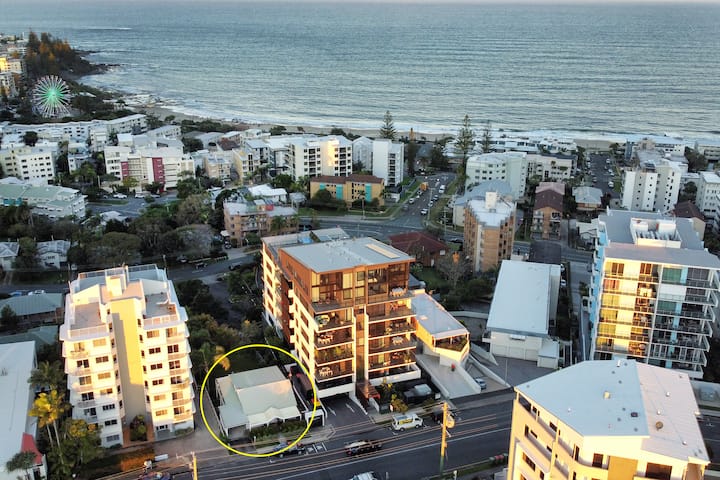 Groovy Beach Bungalow - Caloundra