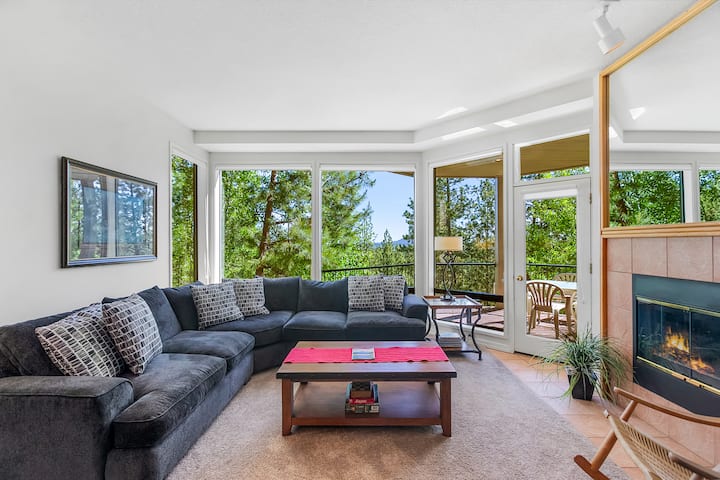 Frosty Summit Condo, Mount Bachelor W/ Pool - Bend, OR
