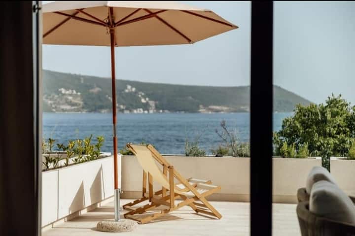 1- Beachfront Apt With Fantastic Views Herceg Novi - Montenegro