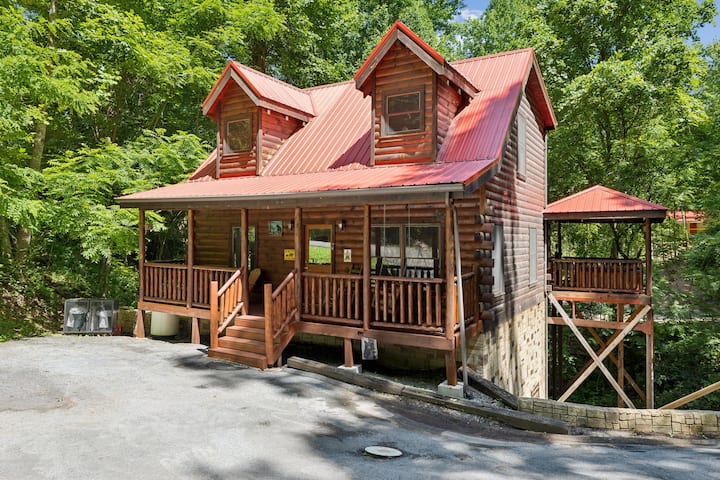 Charming 1-bedroom Cabin, Loft With Bunk Beds, Gam - Gatlinburg, TN