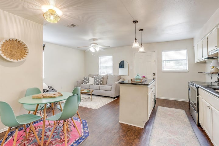 The Verde In The Fort! - Hallmark-Camelot - Fort Worth