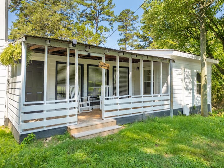 The Meadow! Peaceful Getaway! - Lookout Mountain, TN