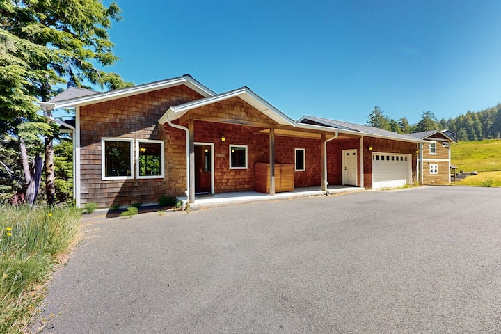 Charming 3br | Beach Access | Balcony - Cannon Beach, OR