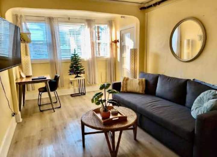 #Stayinmydistrict Historic Heritage House Apt - クース・ベイ, OR