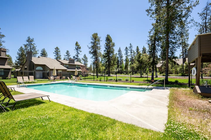 Fair27 | Golf Course Views+hot Tub+bikes | Sleeps - Sunriver, OR