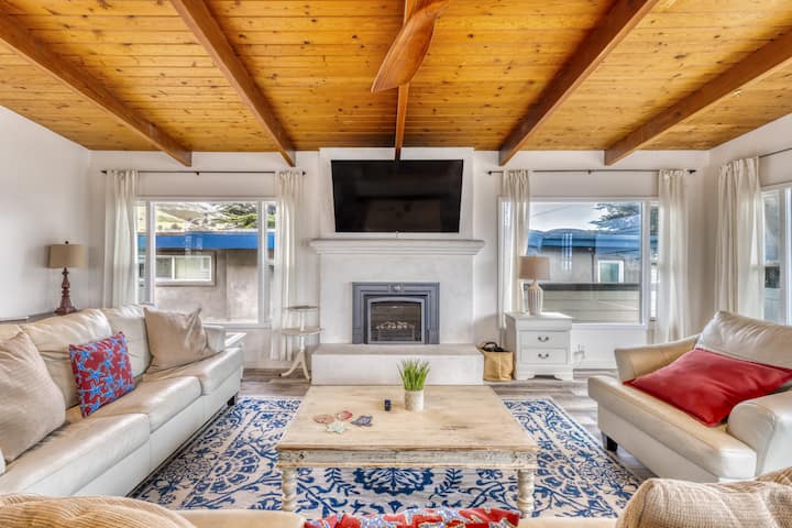 Cayucos Beach House -4br Coastal Gem W/ Deck & Bbq - 카유코스