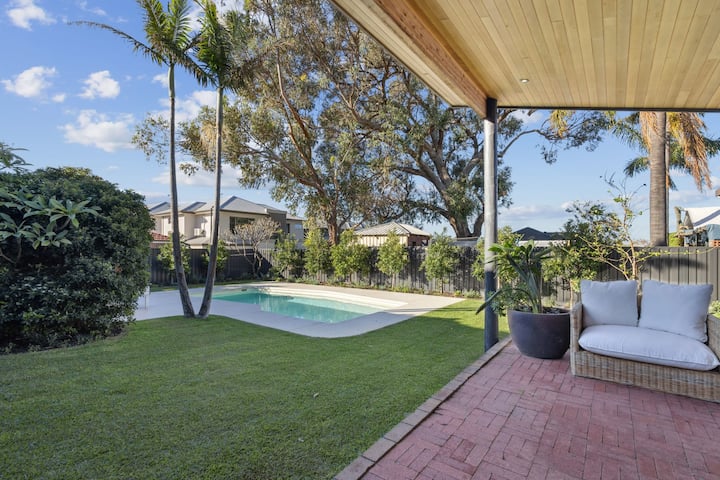 Stunning Large Home In Scarborough With A Pool - Kingsley