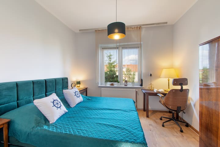 2 Bed Flat - Sleeps 8 - Parking - Wifi - Szczecin