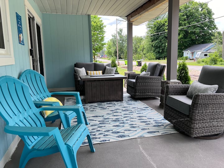 Creekside Cottage - Traverse City, MI