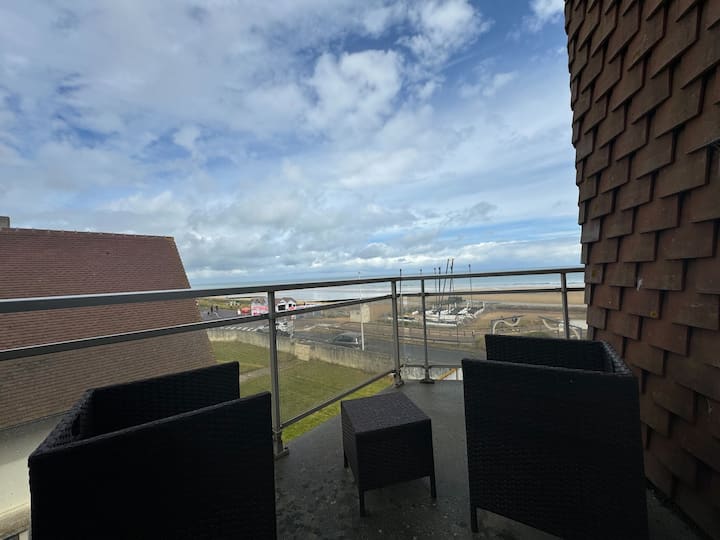 Joli T2 Avec 2 Balcons En Front De Mer - Ouistreham