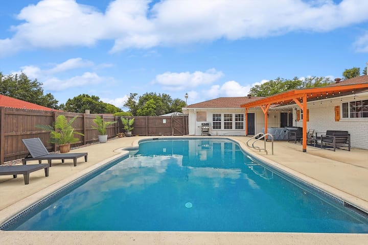 5br Near At&t Stadium | Pool, Hot Tub, Mini Golf - Lancaster, TX