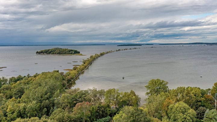Causeway Cottage: Lake Beach & Ny Biking Ferry - Burlington, VT