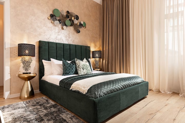 Qult • Emerald Rhapsody - Bucarest