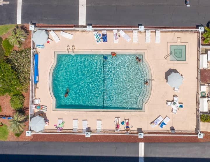 2bd/2ba | Beachfront | Heated Pool | Beach Gear - Cocoa Beach, FL