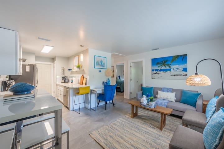 Walkable To Downtown And Parks Brand New Furniture - Sarasota, FL