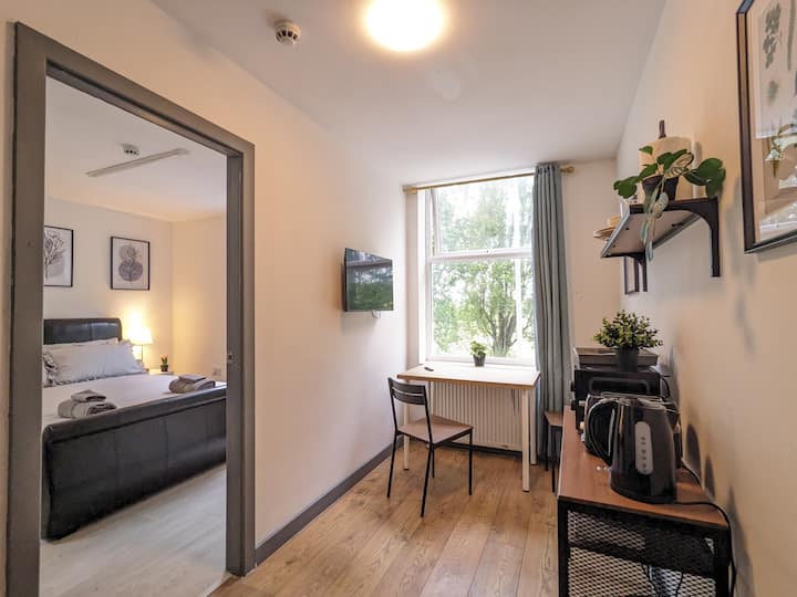 Room Near City Centre Private Shower & Lounge - Liverpool