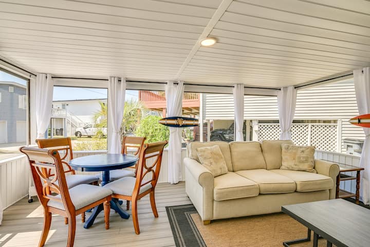Walk To Ocean: Myrtle Beach Home W/ Screened Porch - Garden City, SC