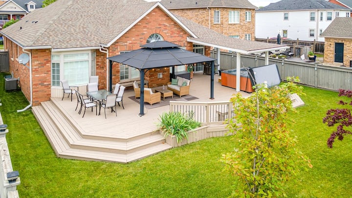 Niagara Golf Course Escape: Views | Hot Tub |Patio - Niagara-on-the-Lake