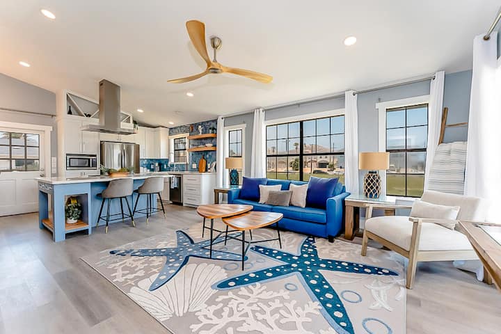 Walk To Beach! Updated Home In South Padre Island - South Padre Island