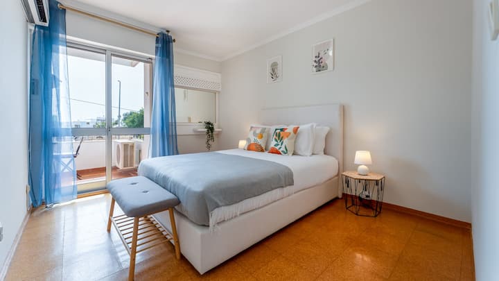 Comfy 3 Bdr Flat W/ Pool & Balcony By Lovelystay - Portimão