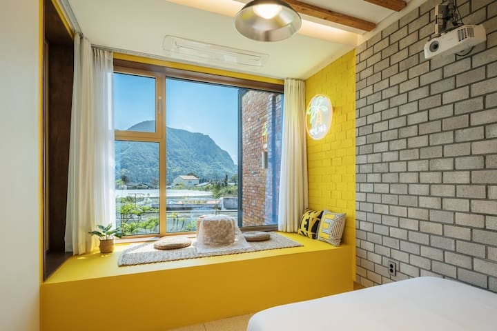 #산방산뷰 #용머리해안 #색달 #중문 2호실 - Seogwipo-si