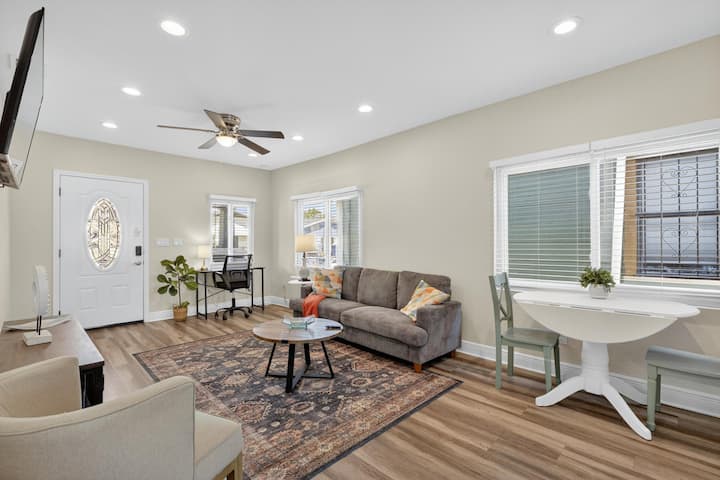 Ybor Bungalow, Pet Friendly - Tampa