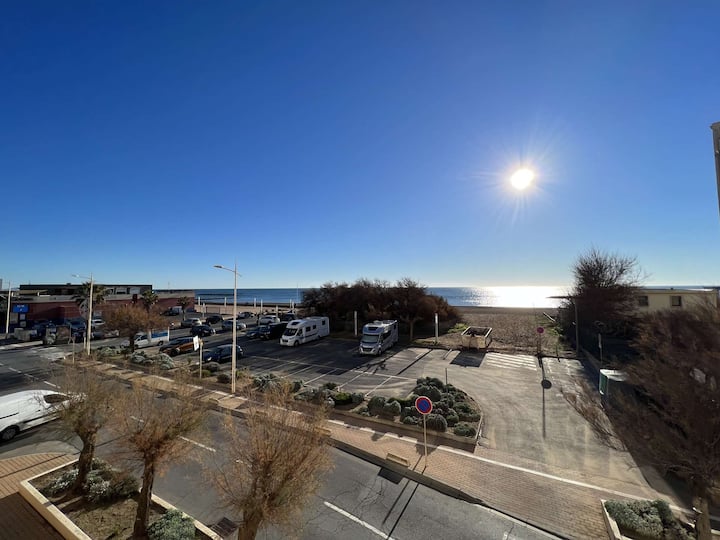 T2 Avec Terrasse, Parking Privé, Proche Plage - Valras-Plage