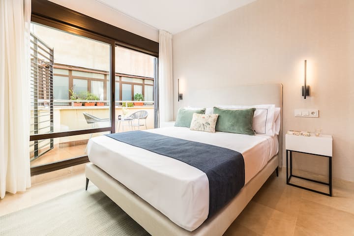 Homeclub | Modern Flat With Terrace, Málaga Center - Malaga Province, Espagne