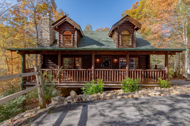 Buck Board Lodge W/ Hot Tub, Fire Pit & Game Room! - Townsend, TN