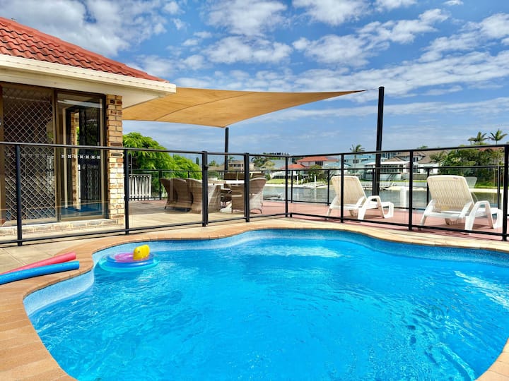 Waterfront Family House With Pool, Bbq - Gold Coast