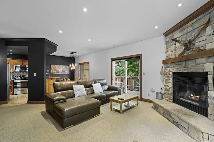 Plateau 236-5 - 3bdrs Ski In/out With Pool Access - Mont-Tremblant